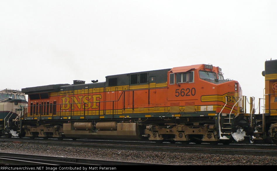 BNSF 5620
